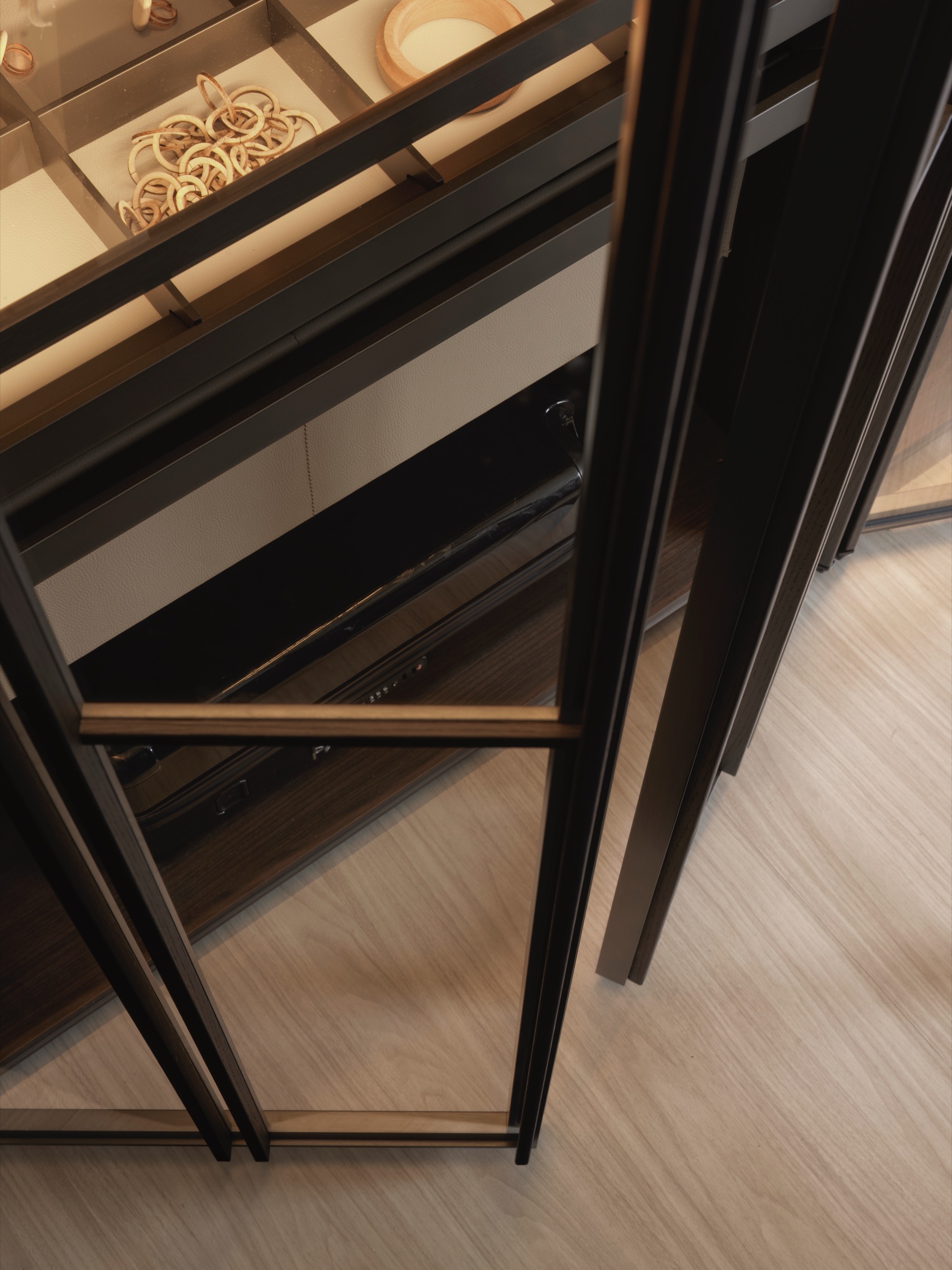Garderobe, Gliss Master Meridian Doors – Interstudio